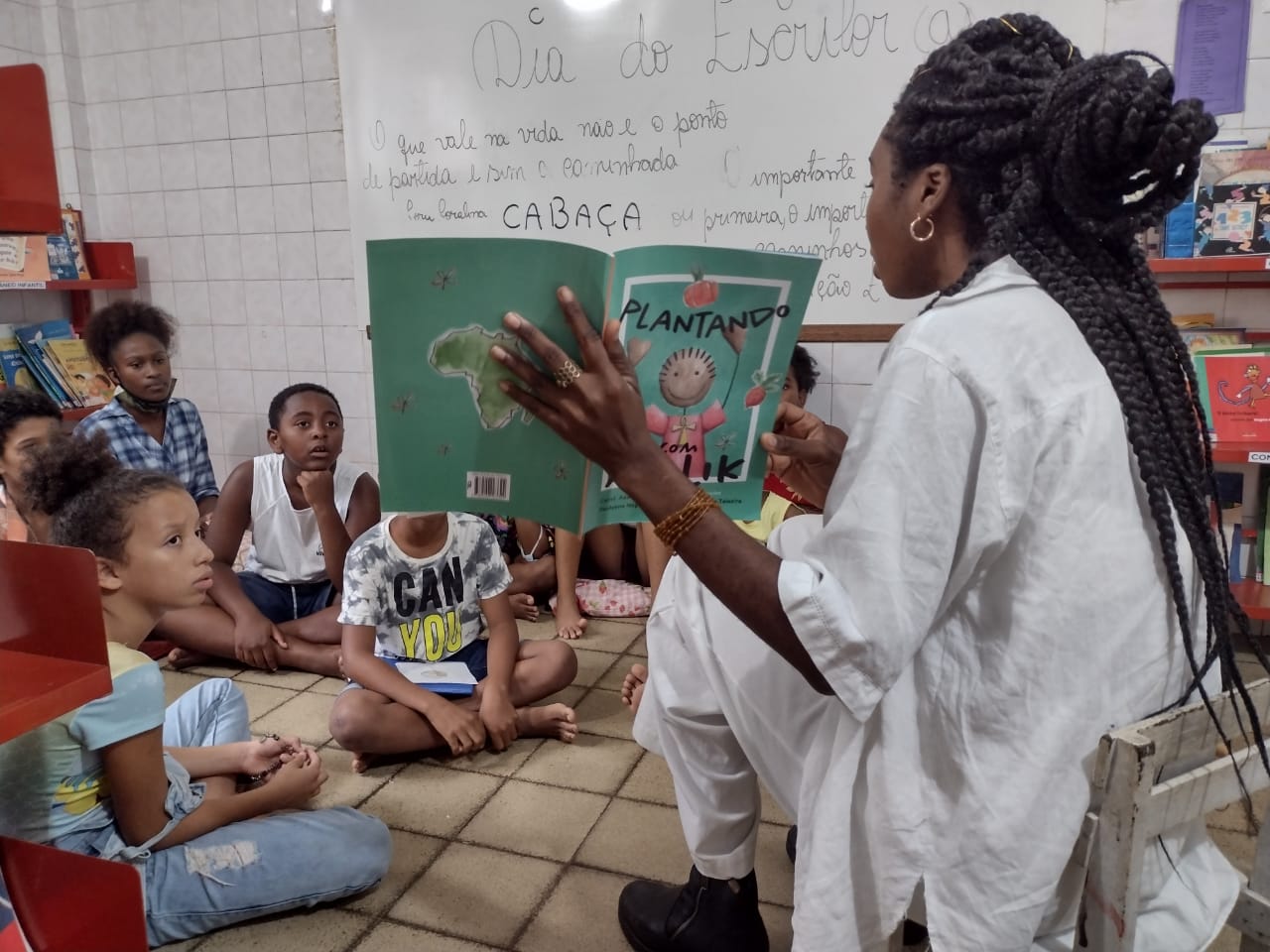 Bate Papo Com Escritora Na Rede De Salvador – RNBC – Rede Nacional de ...